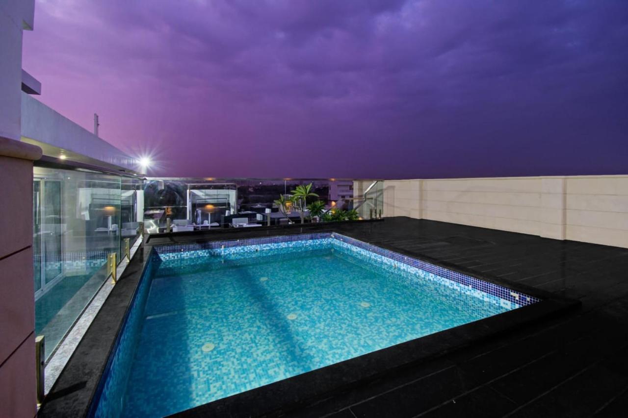 Grande Azure Boutique Hotel – Front Desk Architects